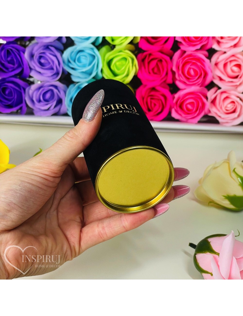 Pudełko welurowe czarne, ozdobne na prezent, flowerbox na kwiaty, średnica 5 cm wysokość 10 cm